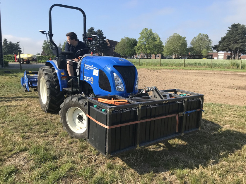 ILVO bouwt eerste zelfrijdende elektrische tractor | VILT vzw