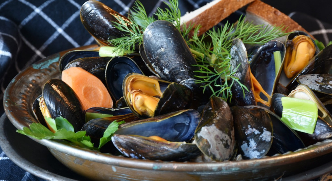 Jongvolwassenen eten graag mosselen, maar vooral ouderen maken ze klaar ...