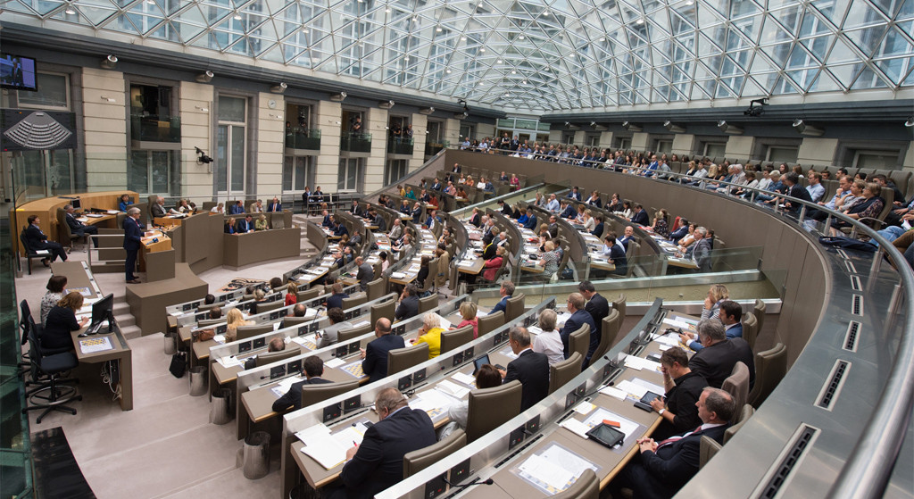 Quasi alle parlementsleden roepen regering op tot meer aandacht voor ...