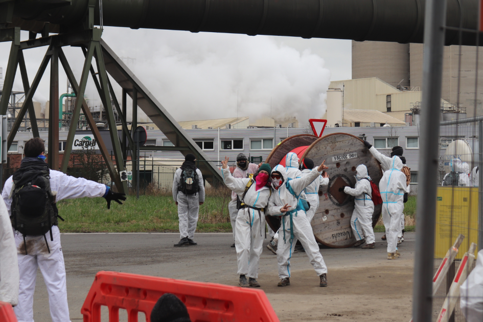 OCAD: "Strekkingen binnen klimaatkoepel Code Rood zijn geradicaliseerd ...