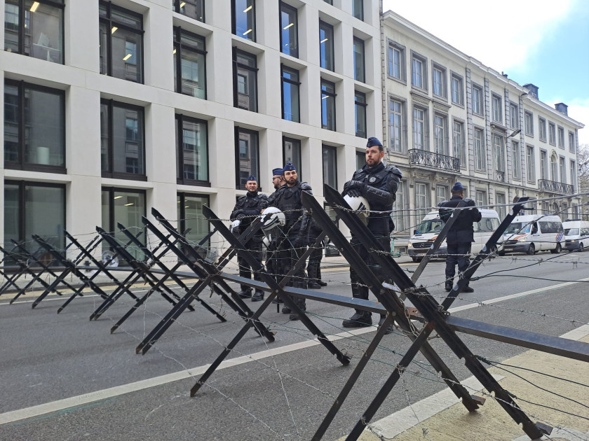 Code Rood neemt het op tegen ‘agro-industrie’: “Boeren en ...
